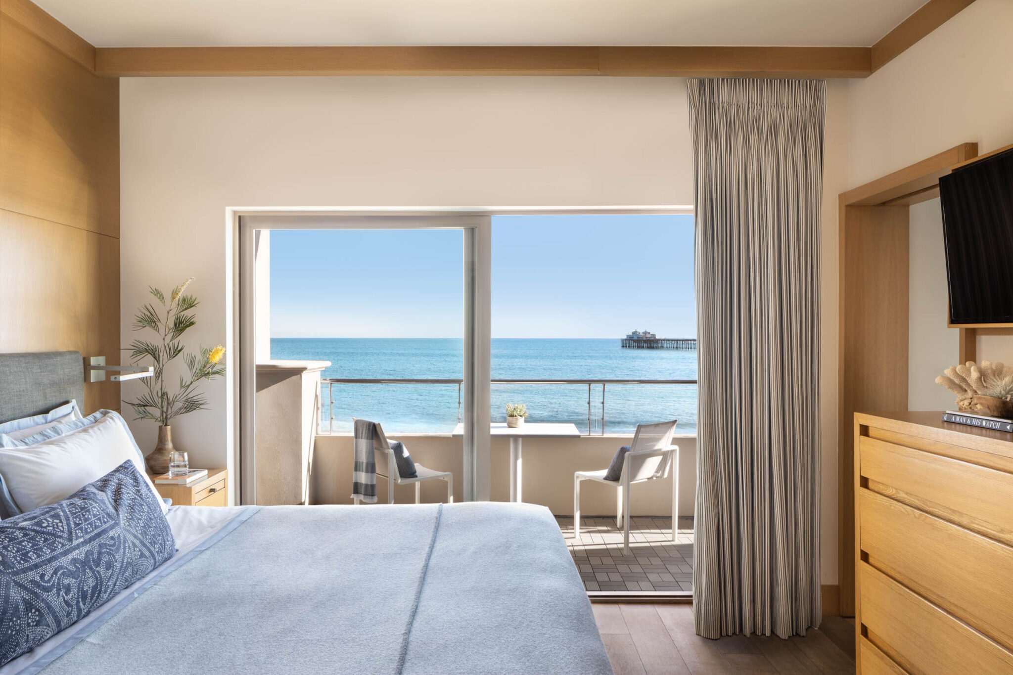 One Bedroom Ocean Front Suite | Malibu Beach Inn